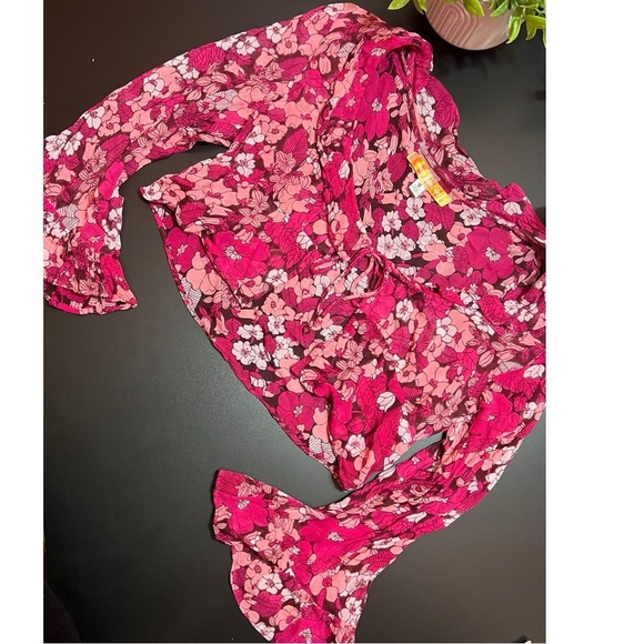 Urban Outfitters | Tops | Urban Outfitters Floral Crop Top | Poshmark
